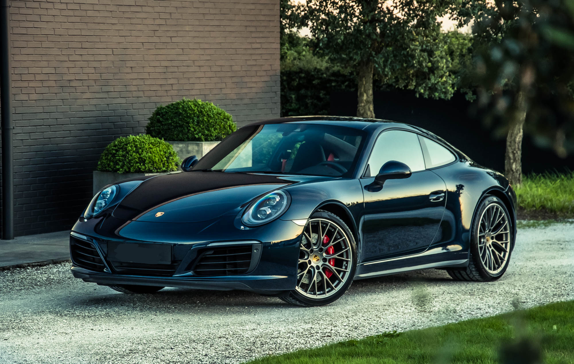 Mitsubishi Eclipse Cross vs Porsche 911 - Features & Specs Comparison ...