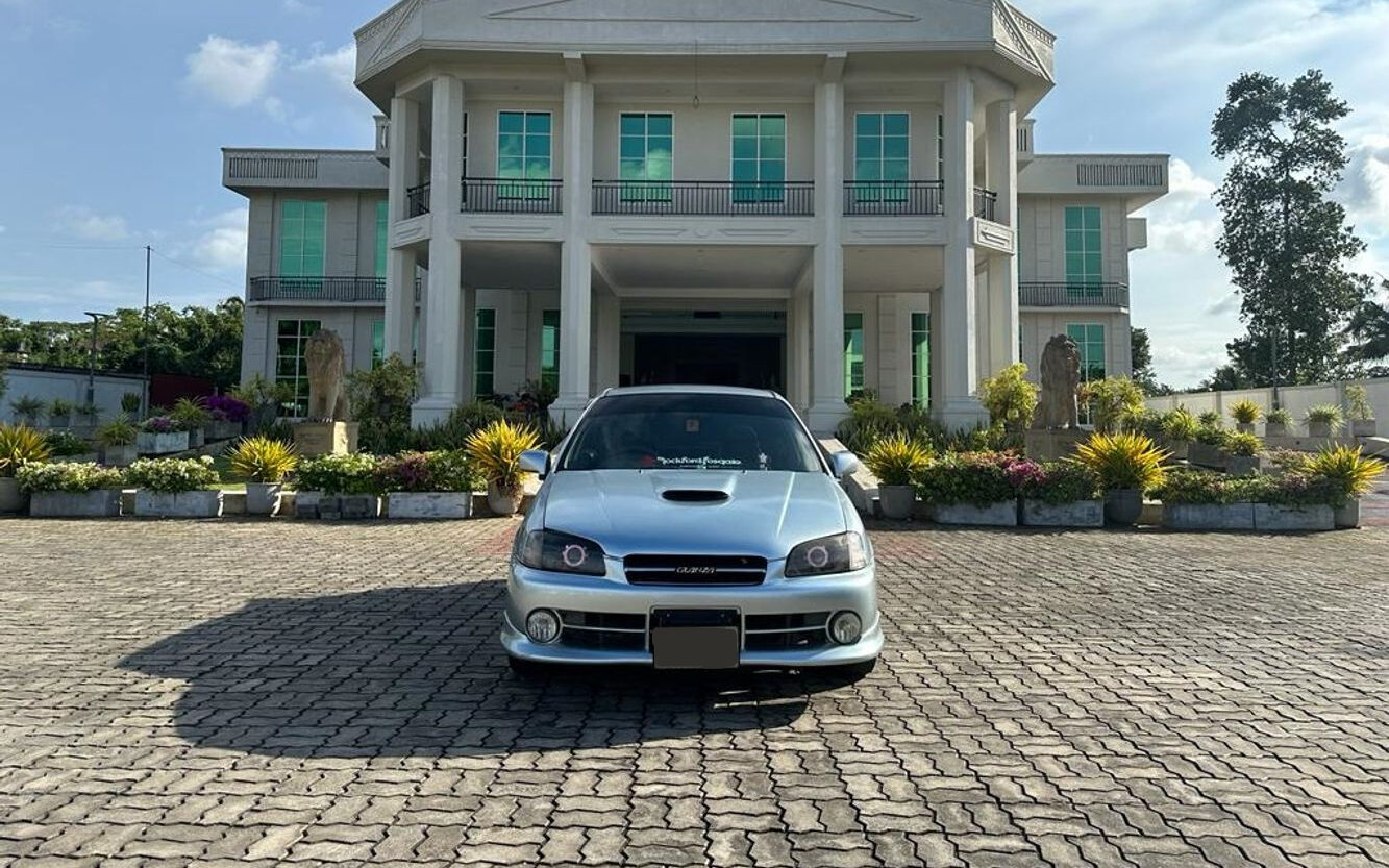 Toyota Starlet vs Toyota Land Cruiser Sahara V8 - Features & Specs ...